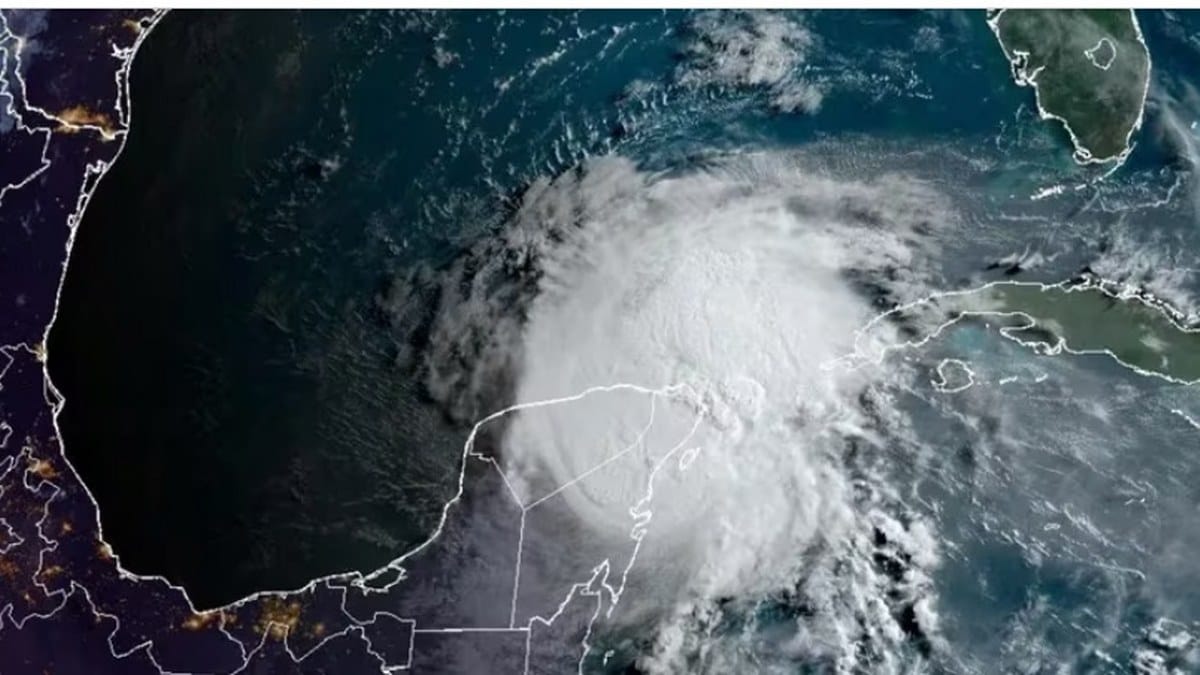 Huracán Beryl toca tierra en Quintana Roo; reportan solo daños materiales