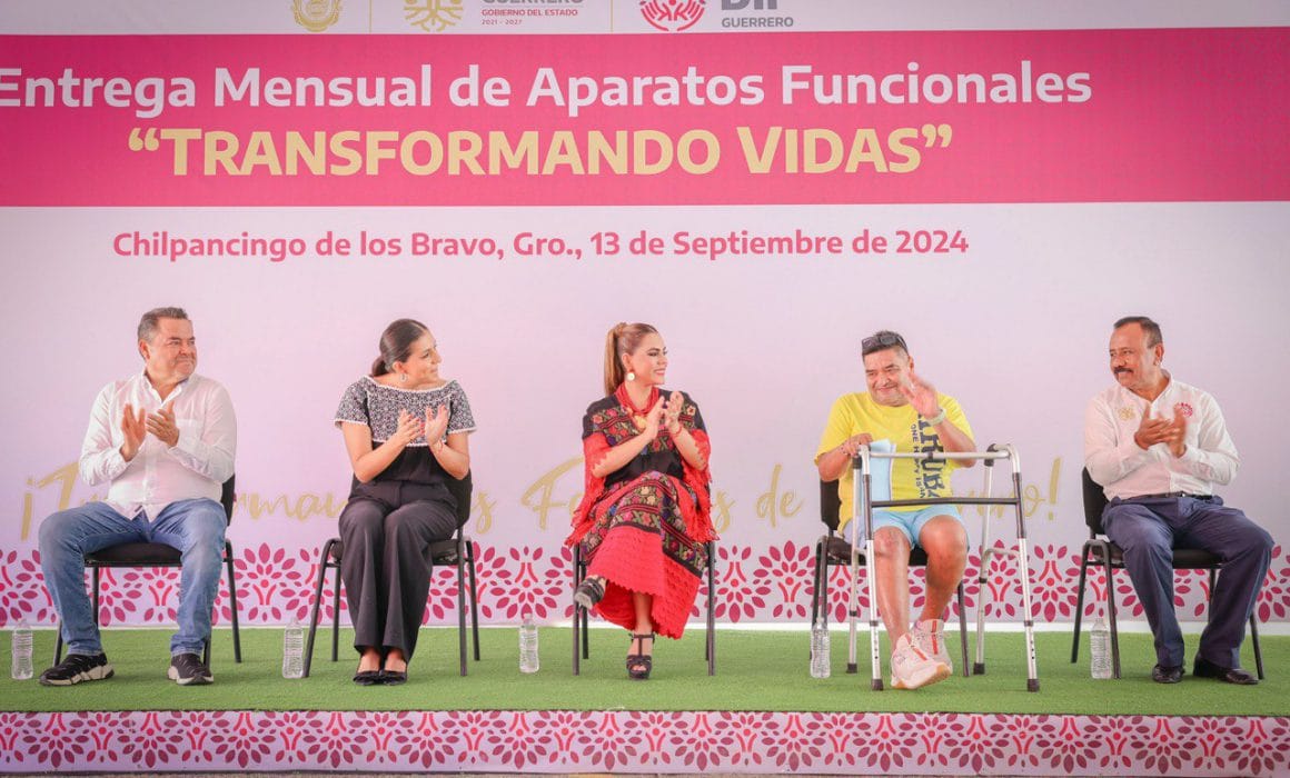 Entrega DIF Guerrero apoyos del programa Transformando Vidas