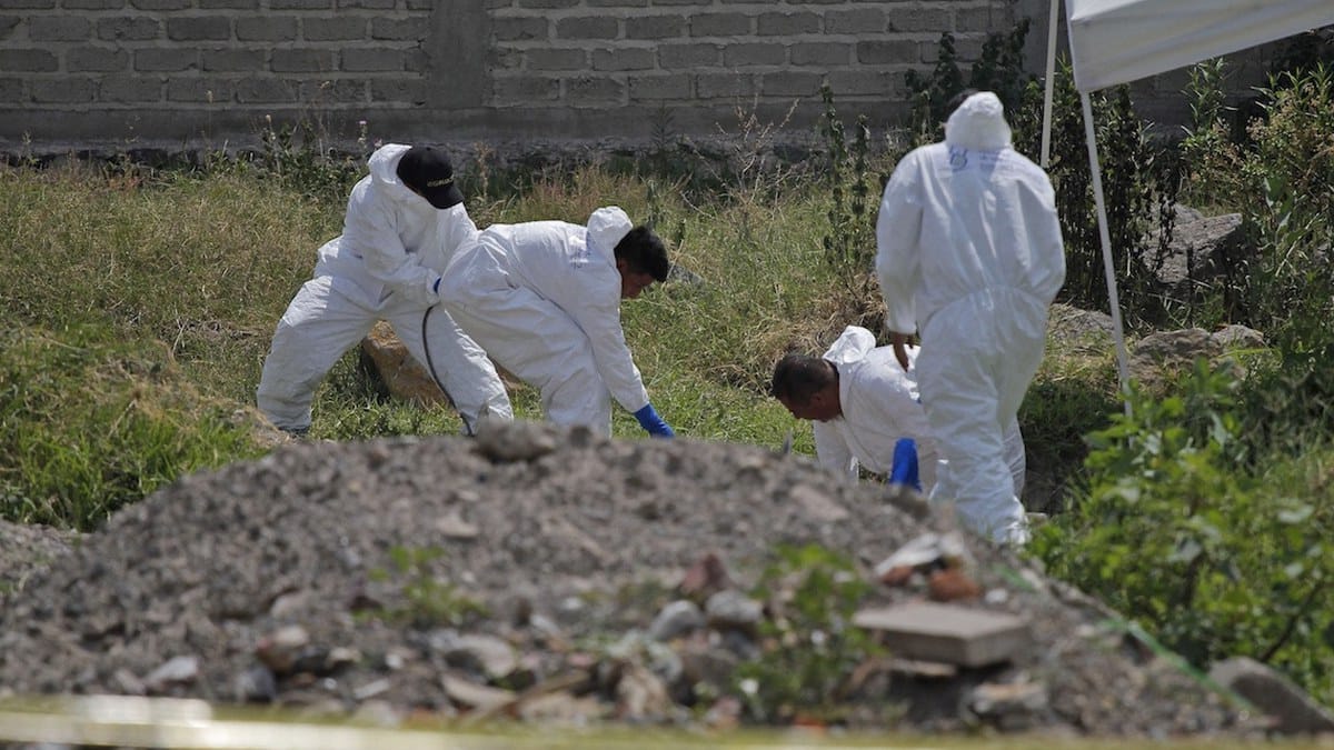 Guanajuato: cementerio clandestino; hallan 32 cuerpos en una fosa; 15 ya han sido identificados